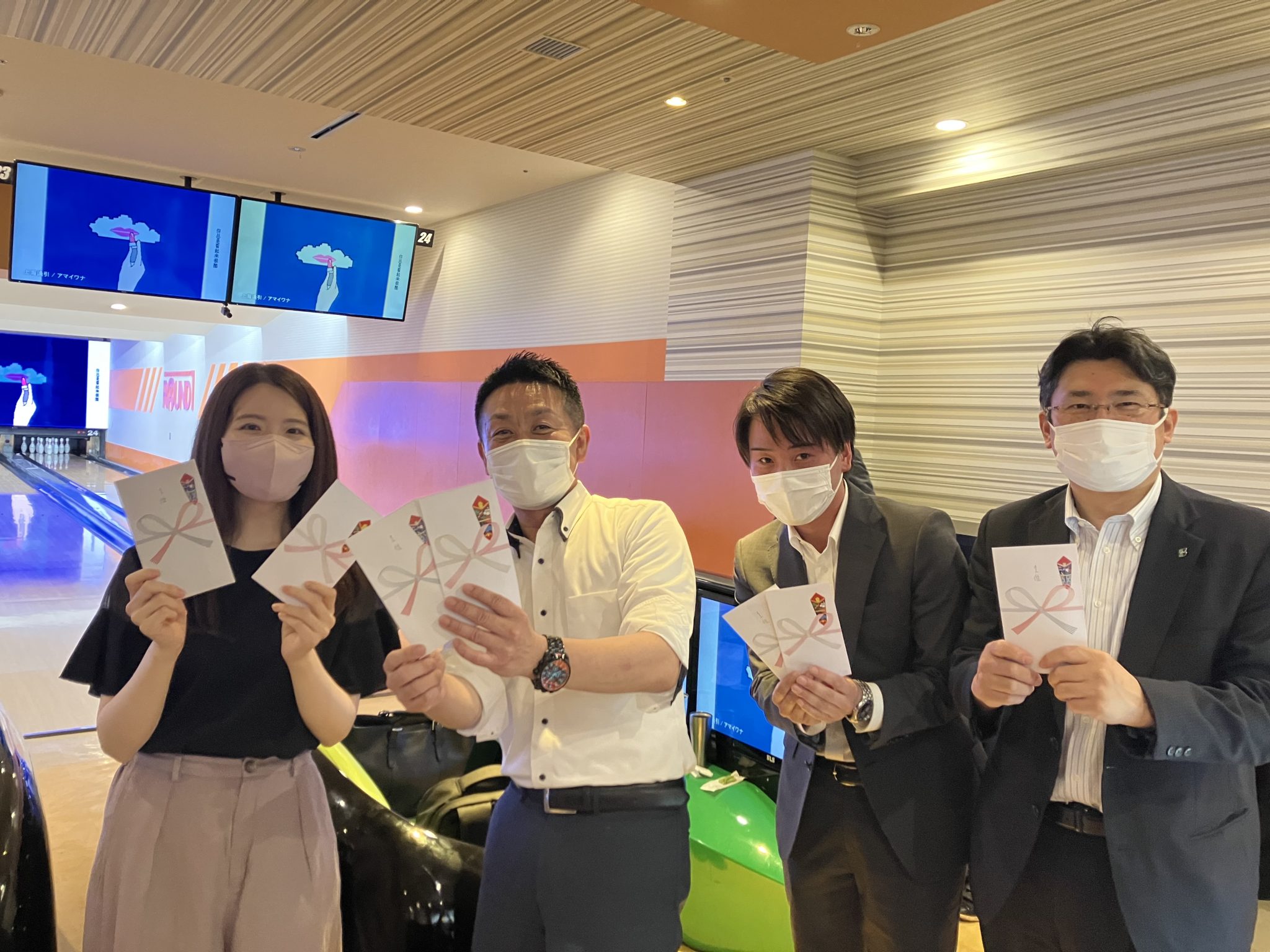 チーム対抗 ボーリング大会を行いました！ | 株式会社三城